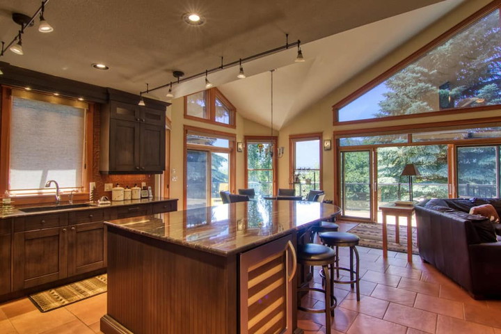 Marble Canyon 3 Bedroom Luxury Townhome: Unit 1002p2 With Hot Tub - Fairmont Hot Springs, BC