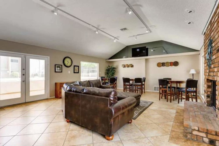 Bright And Peaceful Condo 2 Bedrooms 2 Bath Comfortable Clean Great Location! - Phoenix, AZ