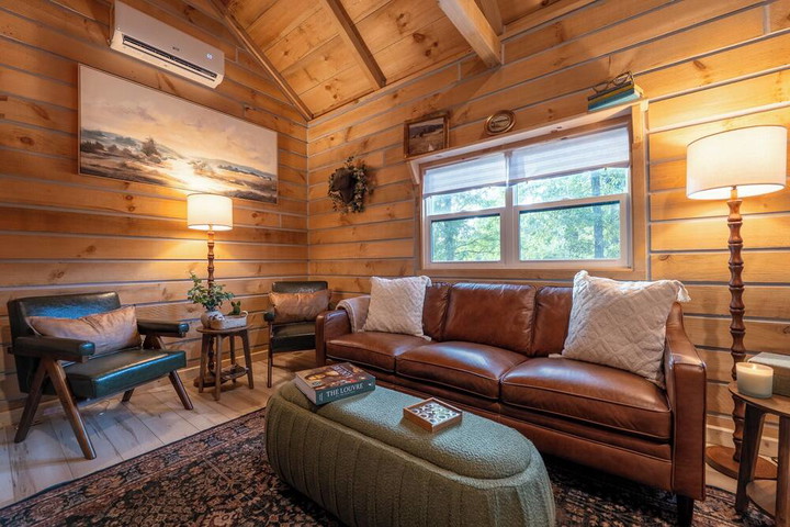 The Fieldhouse At The Grove, Luxury Tiny House Living - Marion, IL