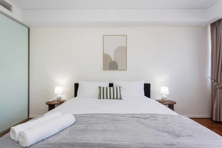 Portview | 3br King Beds + Balcony And Communal Pool - Fremantle