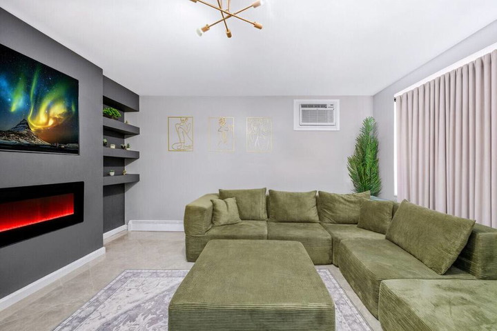 Free Parking | 1 Min Nyc Train| Sleeps 12 - Elizabeth, NJ