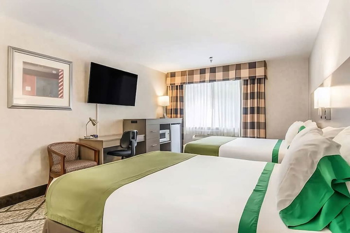 Have A Comfortable Stay In Guesthouse Poulsbo! Comes W/ Free Parking & Breakfast - Poulsbo, WA