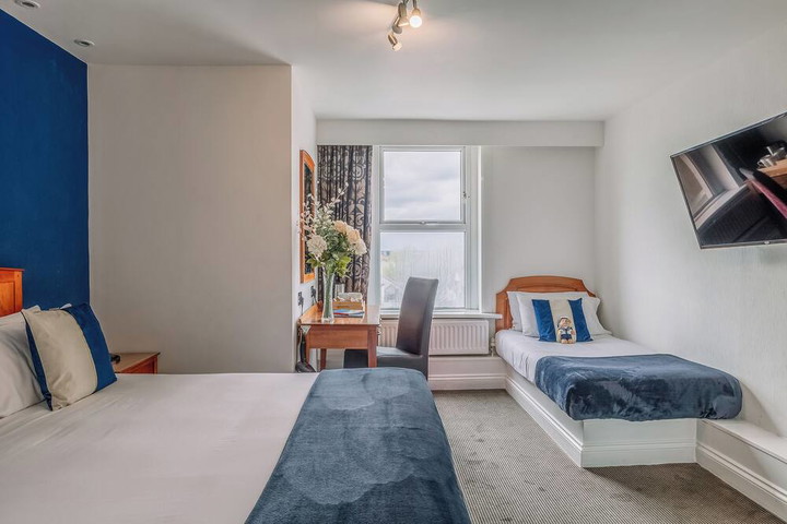 Historic Seaside Room With Breathtaking Views & Central Location - Isle of Sheppey