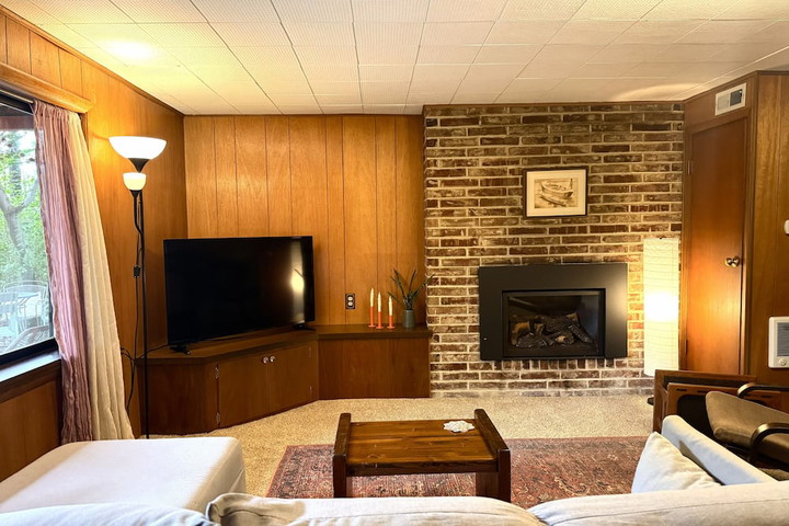 Charming Vintage Apartment In Meadowbrook/wedgewood - Bothell, WA