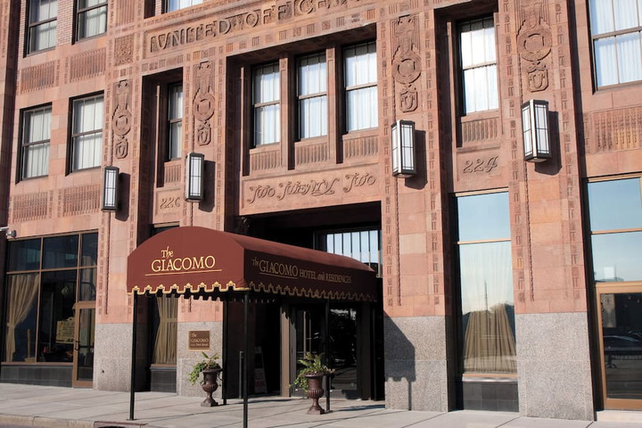 Cozy Deluxe King Room In Fabulous Niagara Falls With Fitness Center ,Free Wifi - Niagara Falls, NY