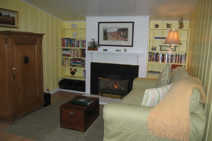 Cozy, Romantic Cottage Just 3 Minutes From The Village Of Mendocino! - Mendocino, CA