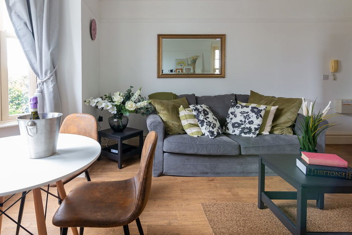 Modern 1-bed Apartment | Free Parking | Melton - Oakham