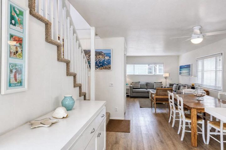 324d: Well-appointed Two Story Home + Ample Deck + Wifi + New Carpet - 324 Desca - Santa Catalina Island, CA