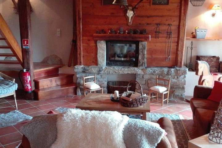 Grande Maison De Pays En Montagne - Ski Et Lac à Proximité Immédiate. - Seyne