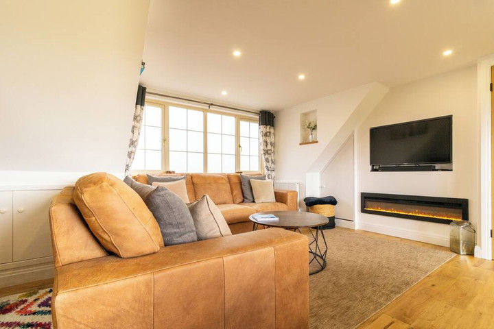 Picturesque Cottage With Views - Wakefield