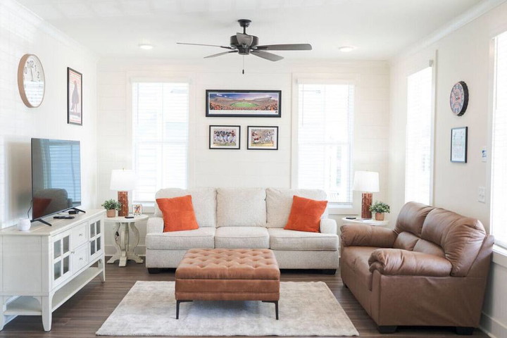 Spacious Home Near Campus - Sleeps 10 - Auburn, AL