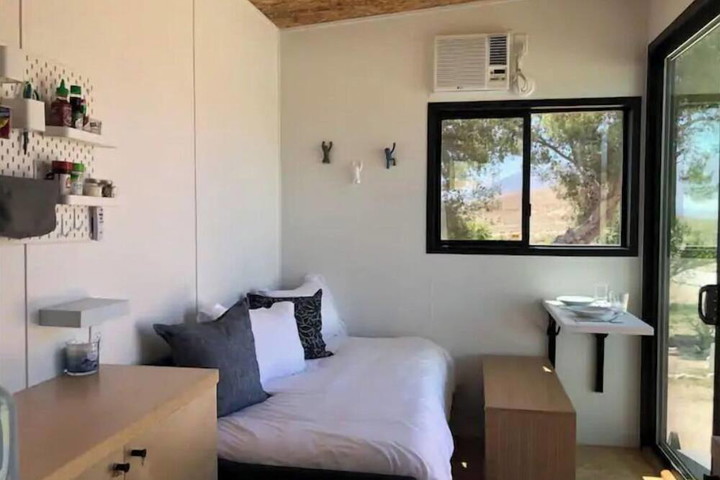 "Tiny" Home W/ Expansive Views Of The Sierras Now W/ Wifi! - Lone Pine, CA