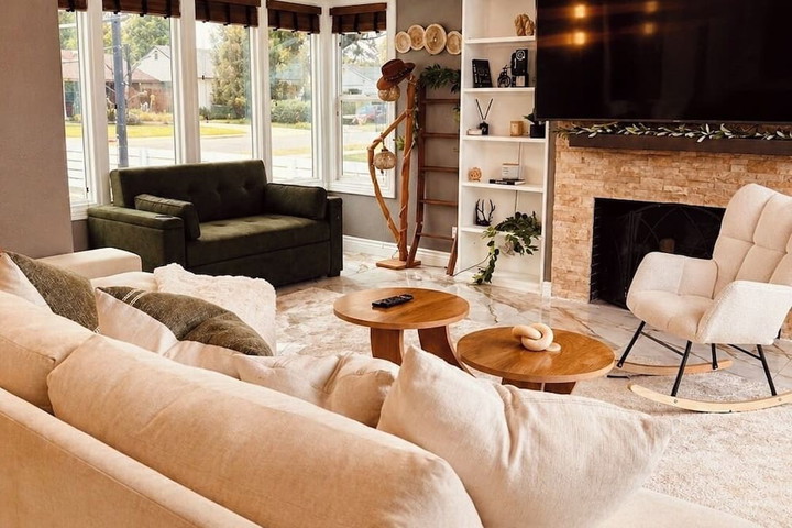 Luxury Riverside Pool & Family Retreat - Fontana, CA