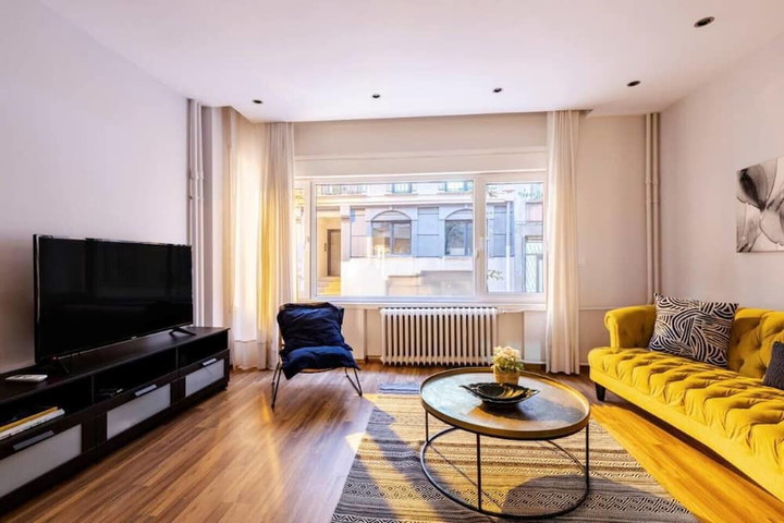 This Apartment Is A 3 Bedroom(s), 2 Bathrooms, Located In şIşli, İstanbul. - 이스탄불