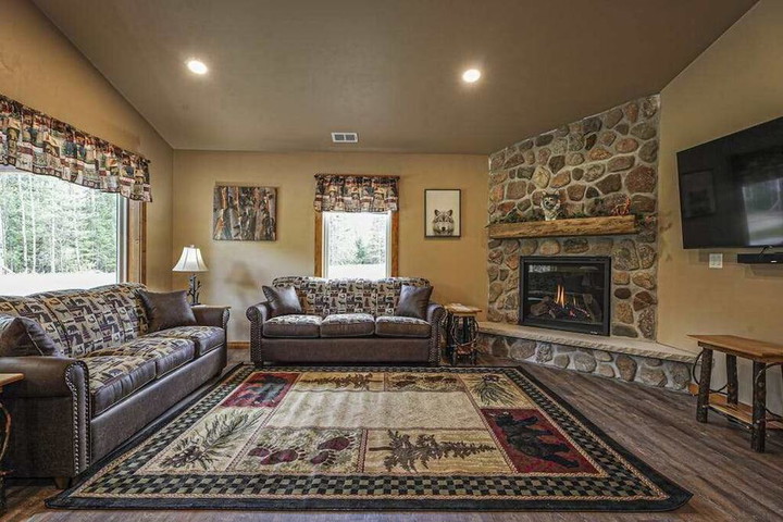 Modern Dog-friendly Cabin With Hot Tub, Gas Fireplace, Patio, Grill, & Washer/dr - Wisconsin