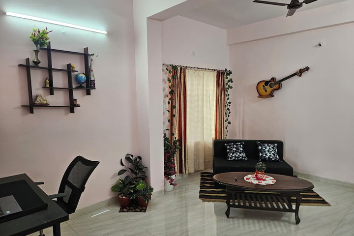 Gayatri Villa - Sunlit & Cozy 2bhk Home Stay - Jabalpur