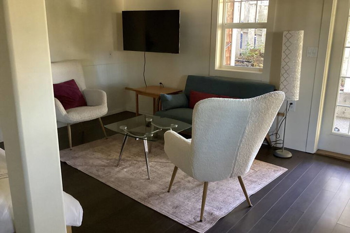 Centrally Located Private Studio In Chemainus - Chemainus