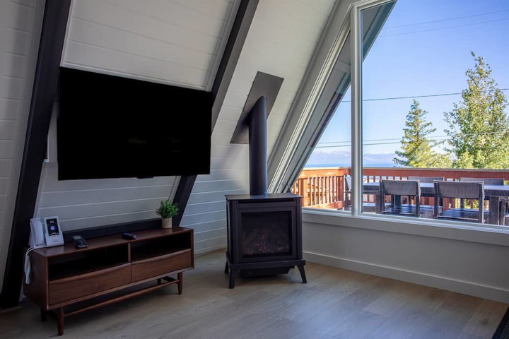 Lake View · Private Beach · Hot Tub · A/c · Pets - Tahoe City, CA