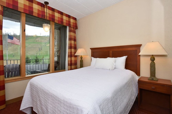 Champion Hotel | Slopeside Family Suite - Seven Springs, PA