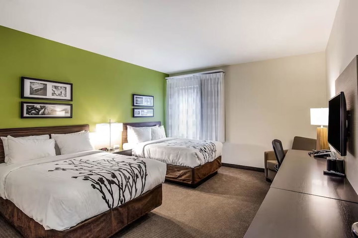 Experience Comfort With Plush Bedding In A Clean, Quiet Location In Dallas - 댈러스