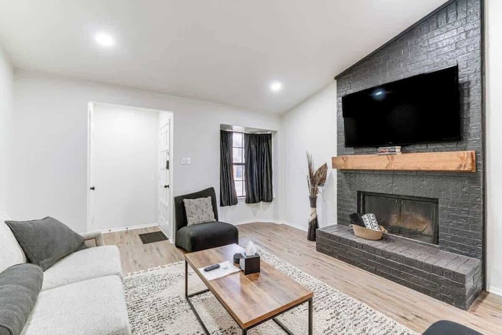 Newly Updated Cozy Home - Garland, TX