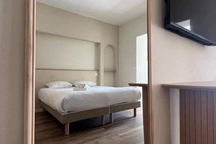 Seaside Getaway For Families Near Harbor Walks And Beachfront Fun - Sanary-sur-Mer