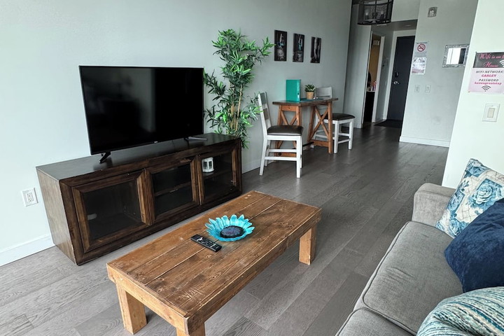 2 Bed Downtown Across Jets Arena King Bed Wifi - Winnipeg