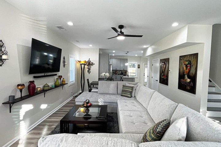 Spacious 5br Home | Sleeps 12 | Pet Friendly - Macon, GA