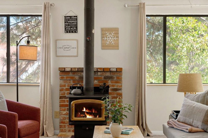 Pine & Peak | Cozy Cabin Getaway - Wrightwood, CA