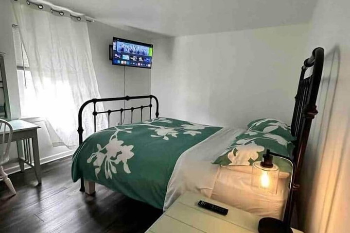 Sea-clusion 7 Cozy Apartment Across From The Beach - Norfolk, VA