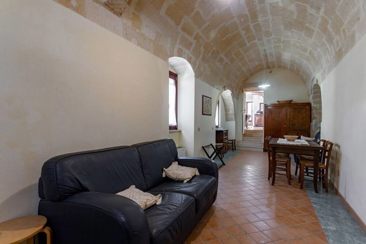 Guesthost - Domus Tua - Matera
