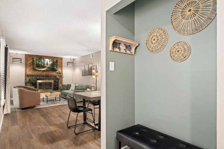 Whispering Willow Retreat: 2bd 2ba Nature Oasis - Peoria, IL