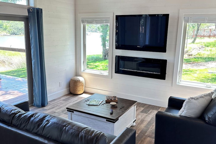 Newly Built Lakefront Getaway! Your Perfect Escape Awaits You @ Deer Creek Cabin - Possum Kingdom Lake, TX