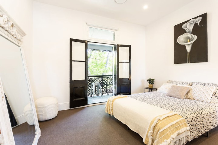 Entire 4 Bedroom Paddington Terrace - North Sydney