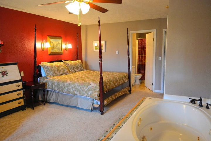 Romantic Suite Rental With A Hot Tub Near Savage River State Forest, Maryland - Deep Creek Lake, MD