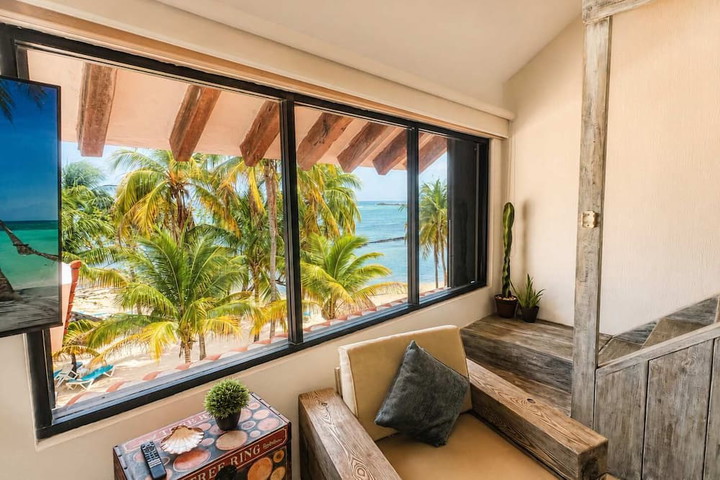 Beachfront Condo With Loft And Sea Views - Puerto Aventuras