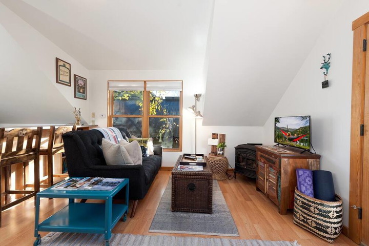 Pet Friendly Downtown Studio Apartment With Deck - Ac - Walk To Main Street - Durango, CO