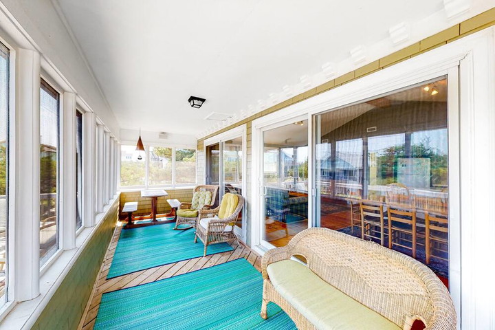 Reel Paradise: Steps From Canal W/screened-in Porch - Outer Banks, NC