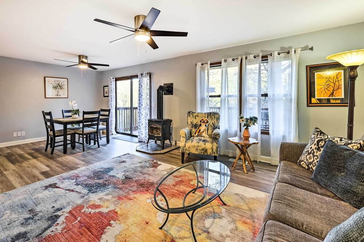 Holiday Island Home: Mountain View + Hot Tub! - Eureka Springs, AR