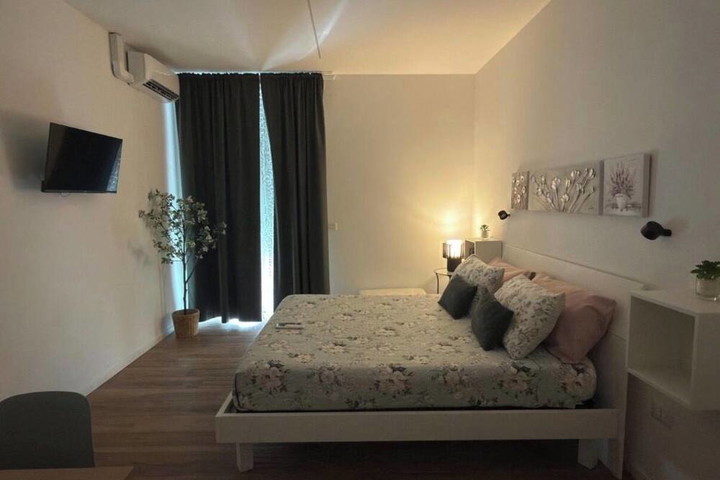 Relax In The Heart Of The Historic District, With Cozy Rooms For Overnight Stays - Battipaglia