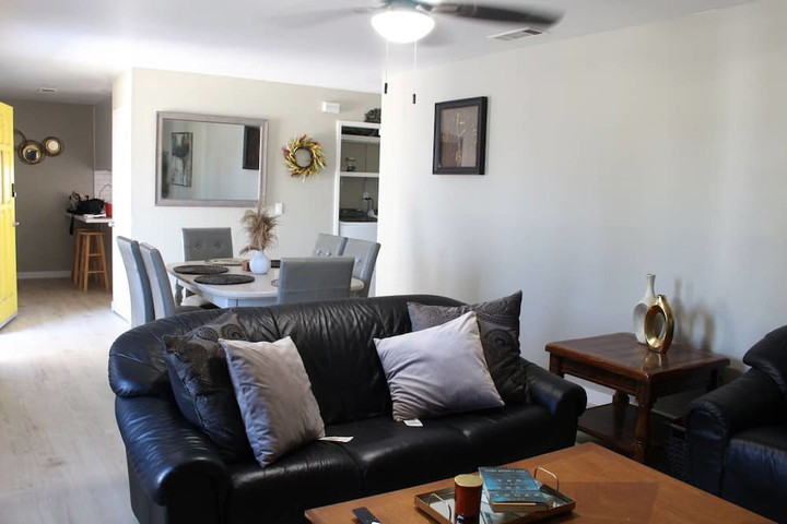 Brand New Bathrooms! Cozy Home - 2 Mins From Hospital And 15 Mins From Vsfb - Santa Maria, CA