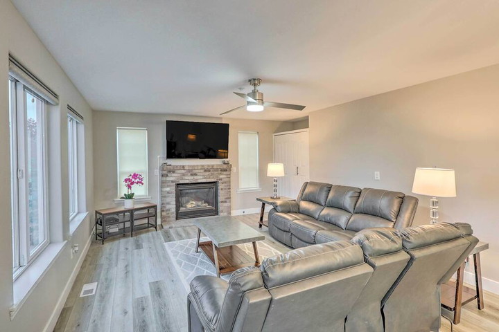 Spacious Kent Home: Great For Large Families! - State of Washington