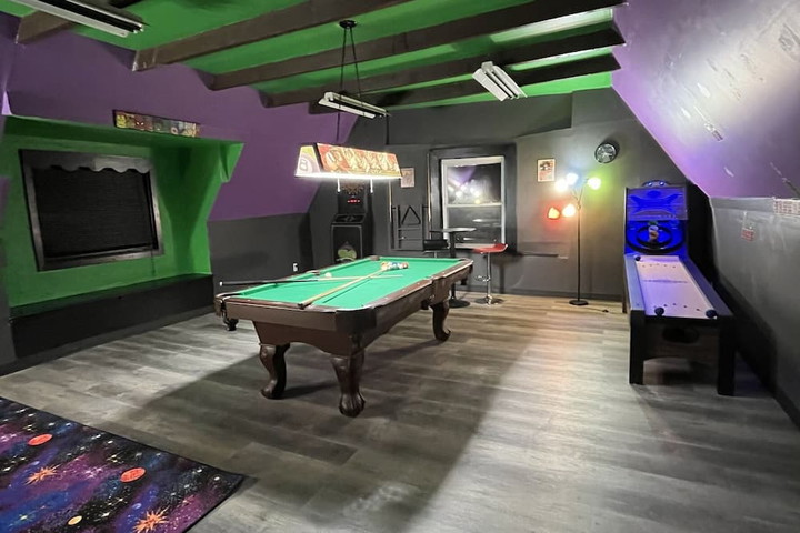 Downtown Duplex, Upper/lower With Game Room! Central Location, Sleeps 14 - Buffalo, NY