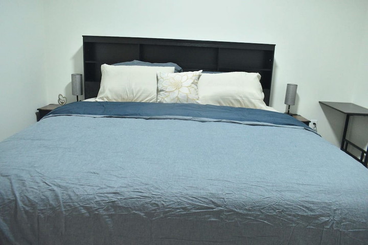 Cozy & Spacious 2 Br Basement| Home Away From Home | Sleeps 6 - Airdrie