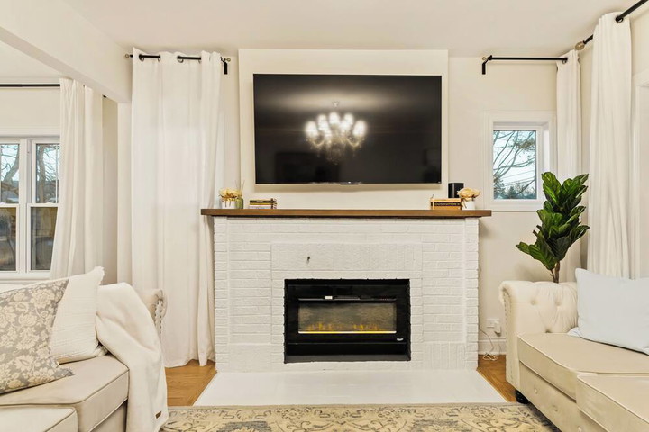 French Country Cottage In Lovely Glen Ellyn! - Schaumburg, IL