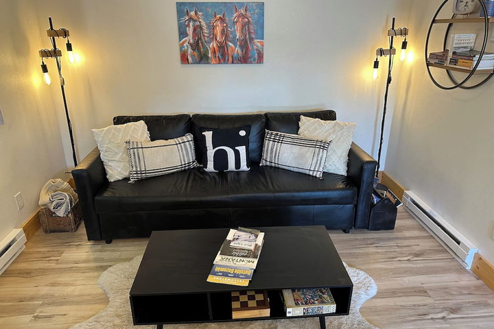 Downtown Bozeman Bungalow, Pet Friendly With Private Fenced Yard - Bozeman, MT