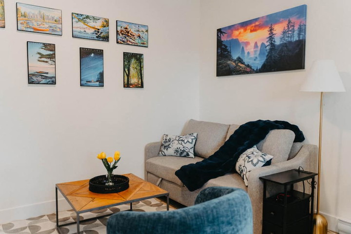 Cozy Modern 1br Suite, Workspace, Laundry & Coffee - Langford