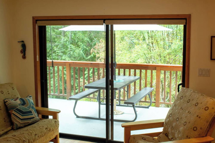 Peaceful Home Surrounded By Nature! Family Sized Home With Fireplace. - Cowichan Bay