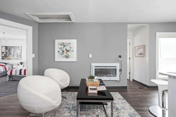 New Castle Getaway | Fireplace Prime Location - New Castle, IN