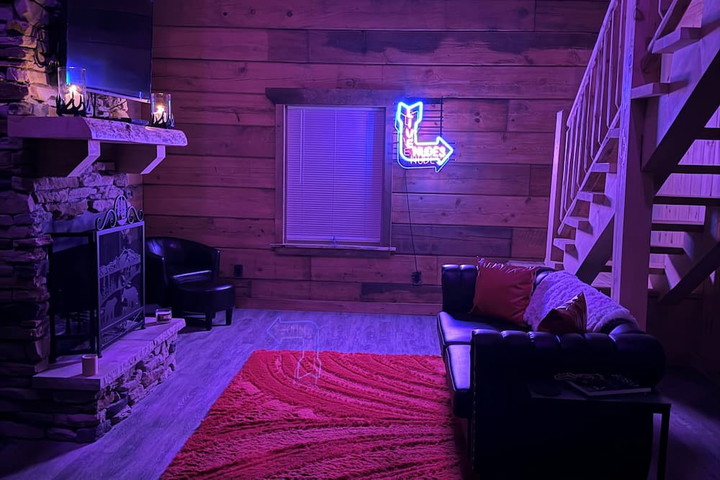 Adult Only Naughty Pines Log Cabin Located In South Charleston, Wv - Charleston, WV